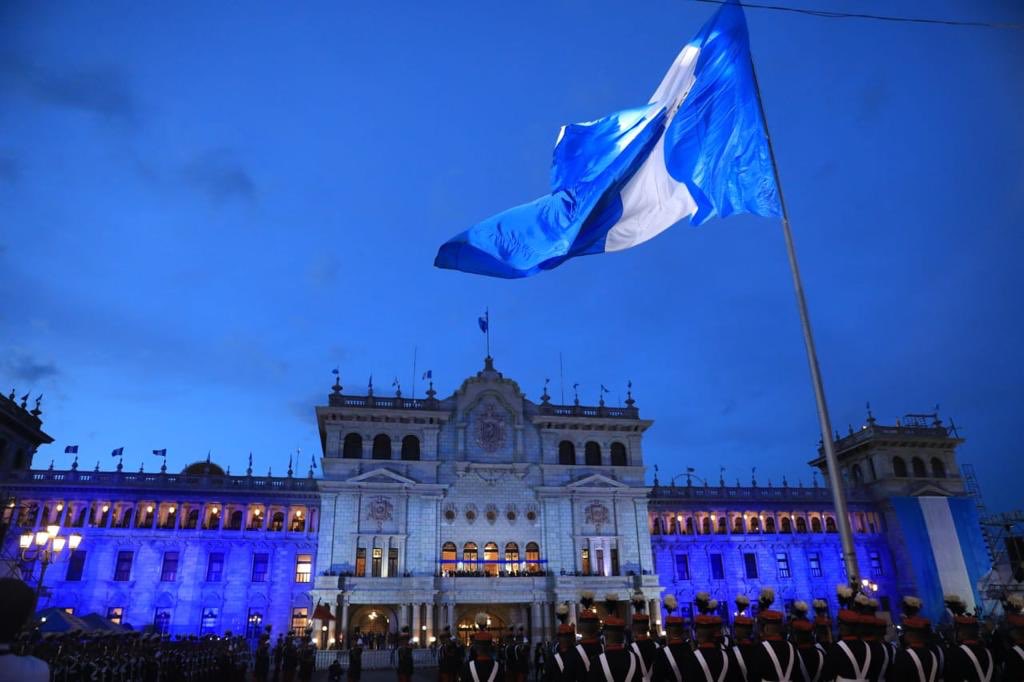 PRESIDENTE JIMMY MORALES PARTICIPO EN LA IZADA DE LA BANDERA – Fashion ...